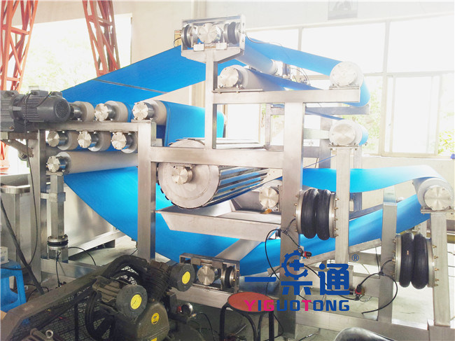 Belt Type Industrial Juice Extractor With Circulated Water Sink / Juice ...